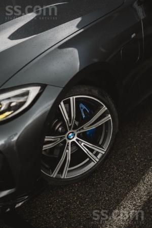 Grey BMW 330 2019 in Riga, with an engine capacity of 2.00 L and mileage of 175 thousand km for 25400 €, photo 4 on AUTOMOTO.COM.LV
