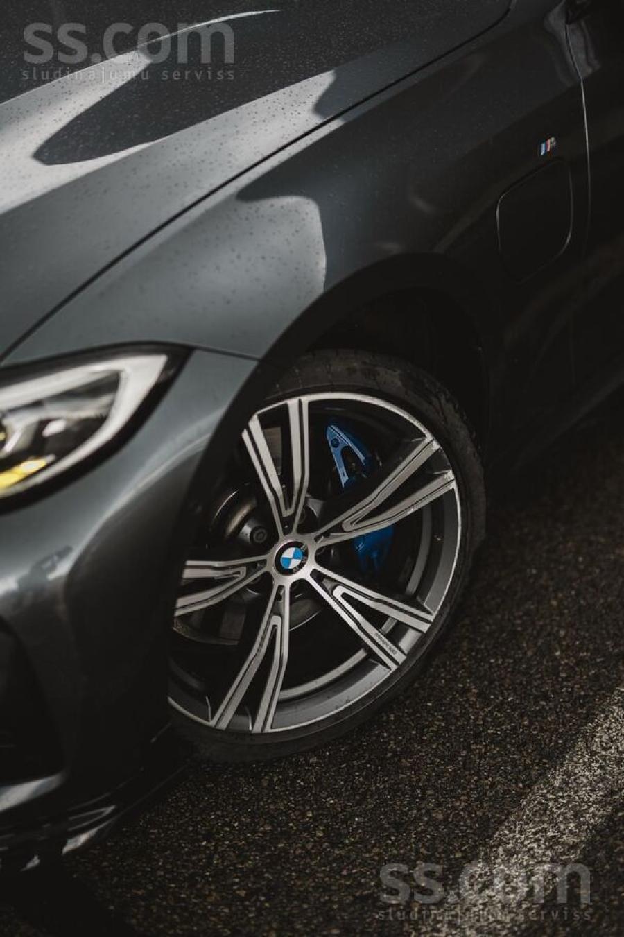 Grey BMW 330 2019 in Riga, with an engine capacity of 2.00 L and mileage of 175 thousand km for 25400 €, photo 4 on AUTOMOTO.COM.LV