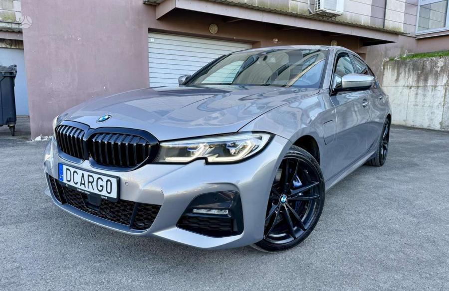 Grey BMW 330 2019 in Vilnius, with an engine capacity of 2.00 L and mileage of 85 thousand km for 27500 €, photo 3 on AUTOMOTO.COM.LV