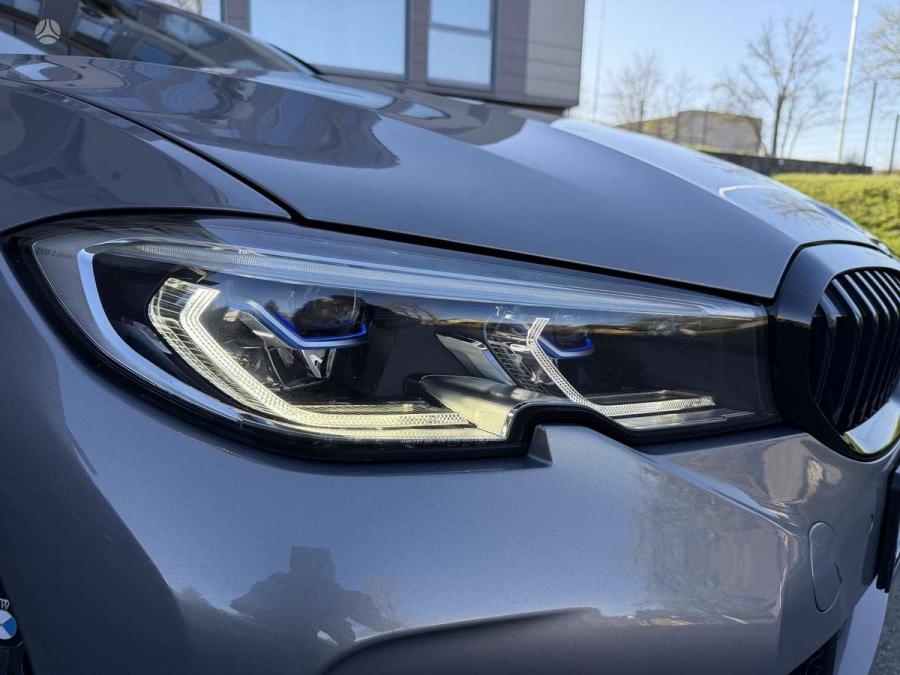 Grey BMW 330 2019 in Vilnius, with an engine capacity of 2.00 L and mileage of 85 thousand km for 27500 €, photo 12 on AUTOMOTO.COM.LV