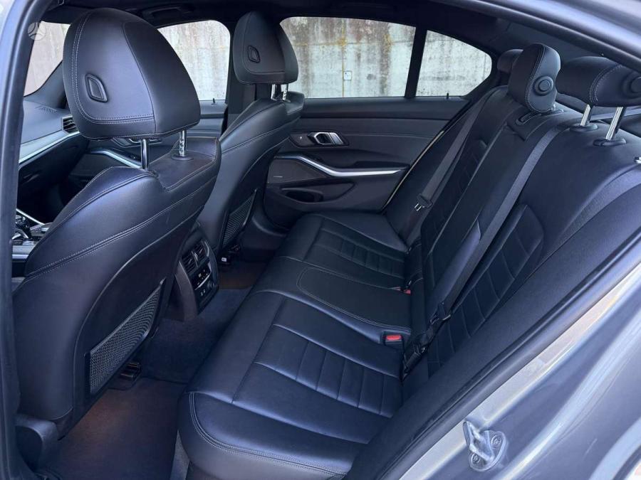 Grey BMW 330 2019 in Vilnius, with an engine capacity of 2.00 L and mileage of 85 thousand km for 27500 €, photo 16 on AUTOMOTO.COM.LV