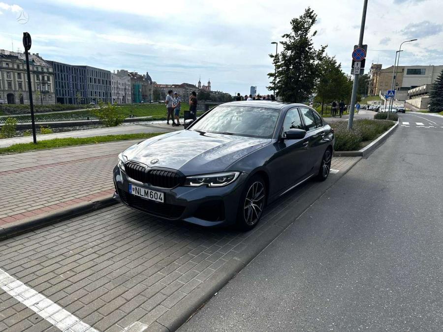 Grey BMW 330 2019 in Vilnius, with an engine capacity of 2.00 L and mileage of 152 thousand km for 24900 €, photo 5 on AUTOMOTO.COM.LV