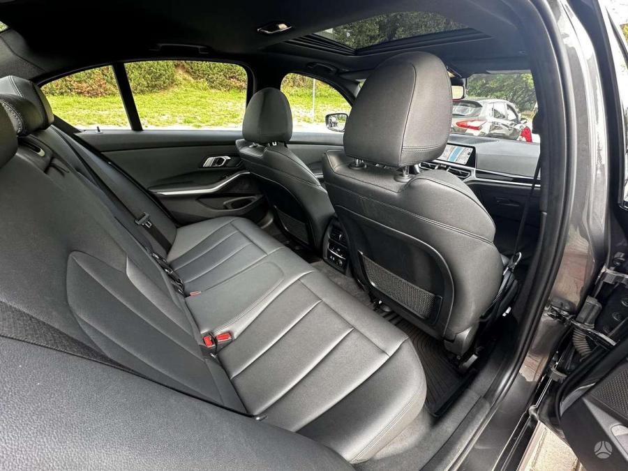 Grey BMW 330 2019 in Vilnius, with an engine capacity of 2.00 L and mileage of 152 thousand km for 24900 €, photo 10 on AUTOMOTO.COM.LV