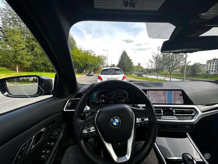 Grey BMW 330 2019 in Vilnius, with an engine capacity of 2.00 L and mileage of 152 thousand km for 24900 €, photo 11 on AUTOMOTO.COM.LV