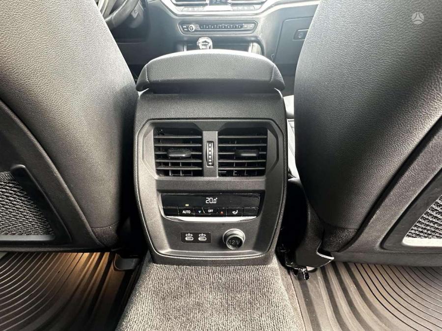 Grey BMW 330 2019 in Vilnius, with an engine capacity of 2.00 L and mileage of 152 thousand km for 24900 €, photo 13 on AUTOMOTO.COM.LV