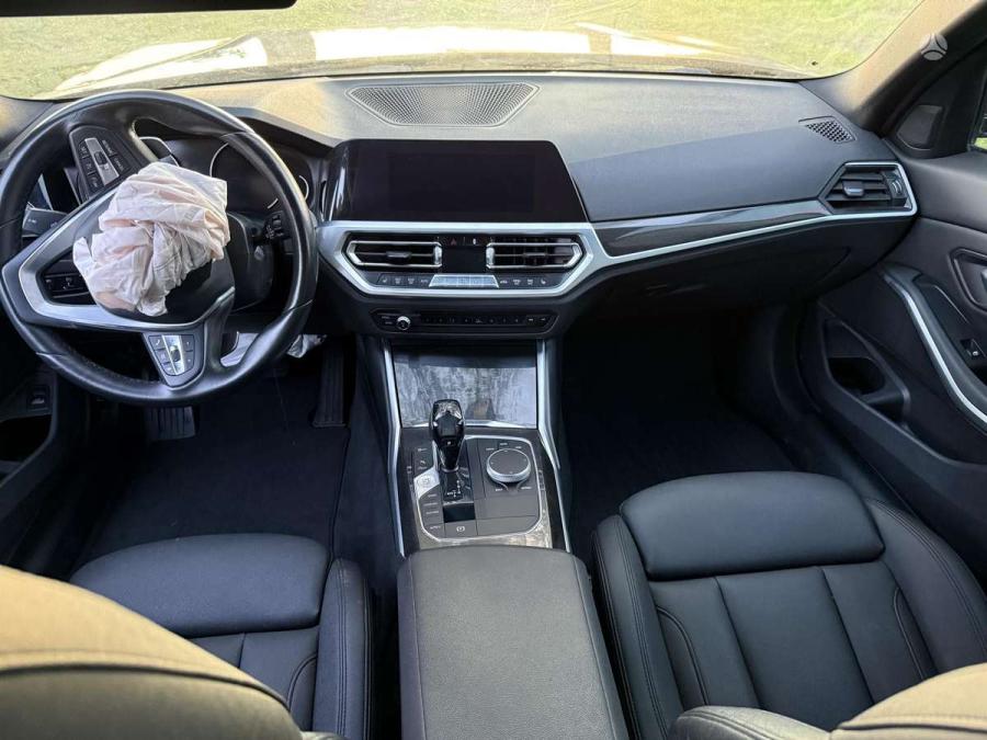 Grey BMW 330 2019 in Siauliai, with an engine capacity of 2.00 L and mileage of 117 thousand km for 9500 €, photo 8 on AUTOMOTO.COM.LV
