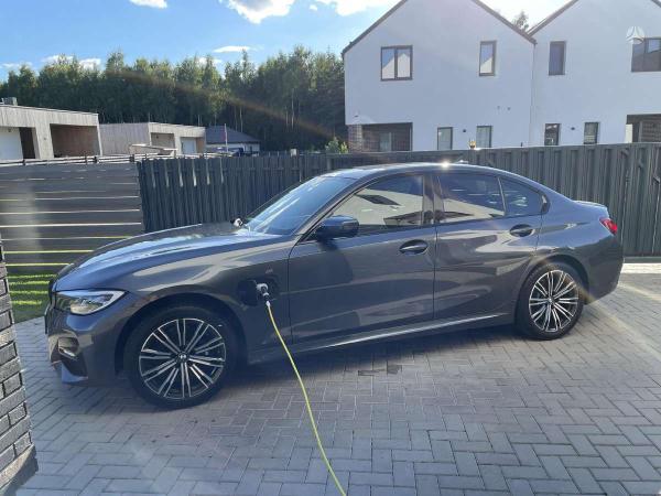 Pelēks BMW 330 2020 Viļņa, ar dzinēja tilpumu 2.00 L un nobraukumu 96 tūkst. km par 31500 €, foto 2 vietnē AUTOMOTO.COM.LV