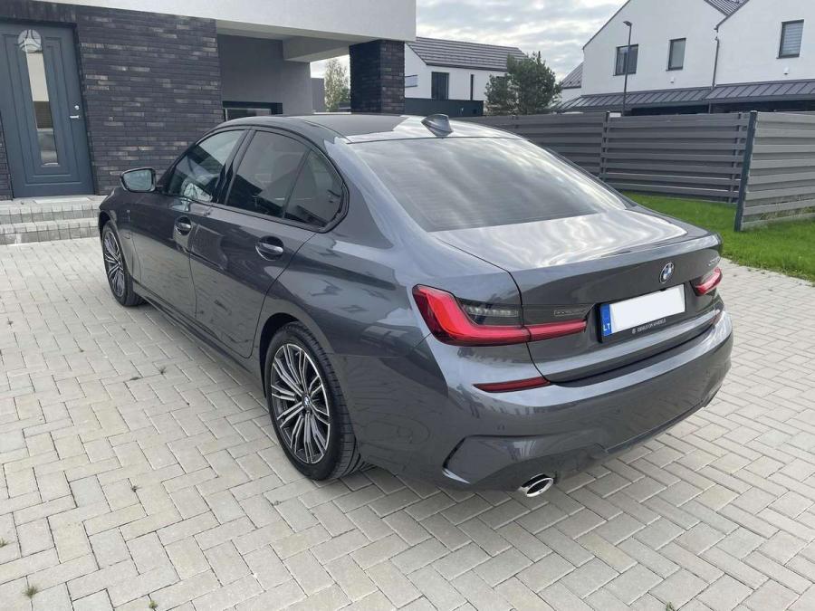 Pelēks BMW 330 2020 Viļņa, ar dzinēja tilpumu 2.00 L un nobraukumu 96 tūkst. km par 31500 €, foto 3 vietnē AUTOMOTO.COM.LV