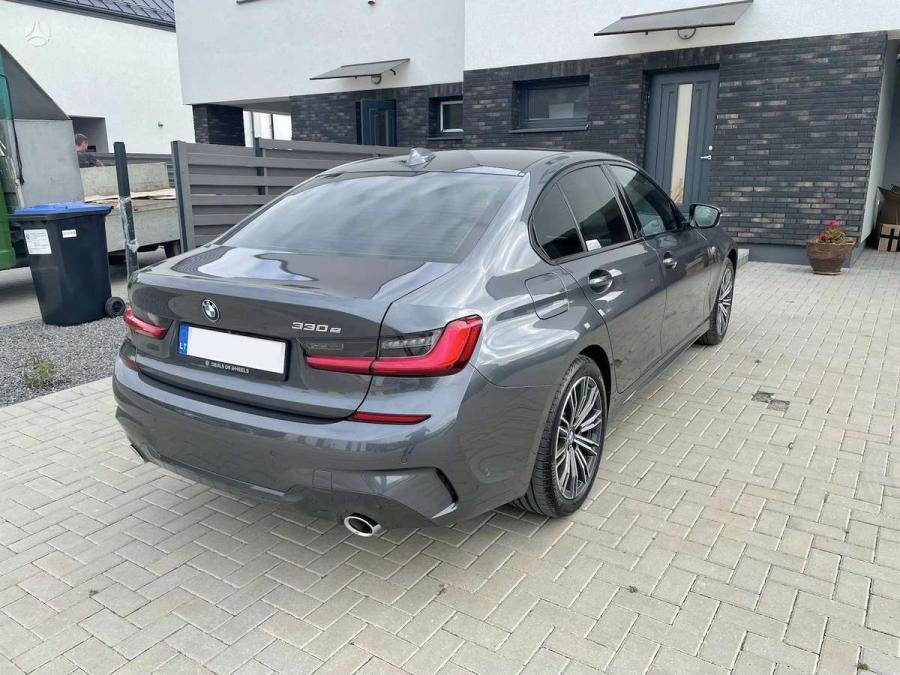 Pelēks BMW 330 2020 Viļņa, ar dzinēja tilpumu 2.00 L un nobraukumu 96 tūkst. km par 31500 €, foto 4 vietnē AUTOMOTO.COM.LV