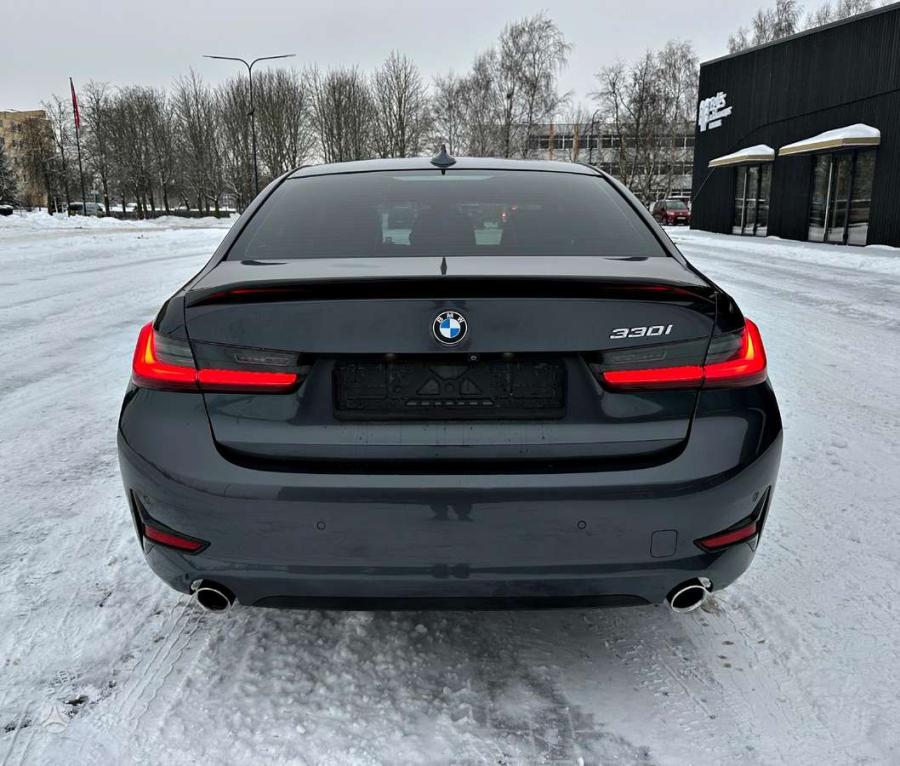 Grey BMW 330 2020 in Siauliai, with an engine capacity of 2.00 L and mileage of 179 thousand km for 18500 €, photo 5 on AUTOMOTO.COM.LV