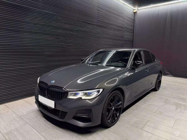 Grey BMW 330 2020 in Kaunas, with an engine capacity of 2.00 L and mileage of 145 thousand km for 28450 €, photo 1 on AUTOMOTO.COM.LV