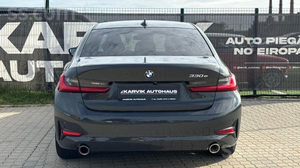 Grey BMW 330 2021 in Liepaja, with an engine capacity of 2.00 L and mileage of 163 thousand km for 22750 €, photo 5 on AUTOMOTO.COM.LV