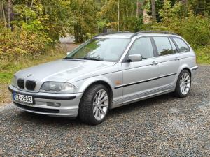 Pelēks BMW 330 2000 Rīga, ar dzinēja tilpumu 3.00 L un nobraukumu 302 tūkst. km par 2550 €, foto 1 vietnē AUTOMOTO.COM.LV