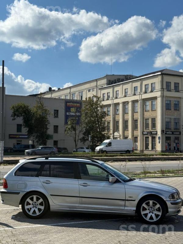 Grey BMW 330 2001 in Riga, with an engine capacity of 3.00 L and mileage of 368 thousand km for 1650 €, photo 3 on AUTOMOTO.COM.LV