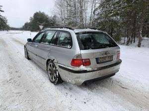 Pelēks BMW 330 2001 Viļņa, ar dzinēja tilpumu 2.98 L un nobraukumu 370 tūkst. km par 2200 €, foto 5 vietnē AUTOMOTO.COM.LV