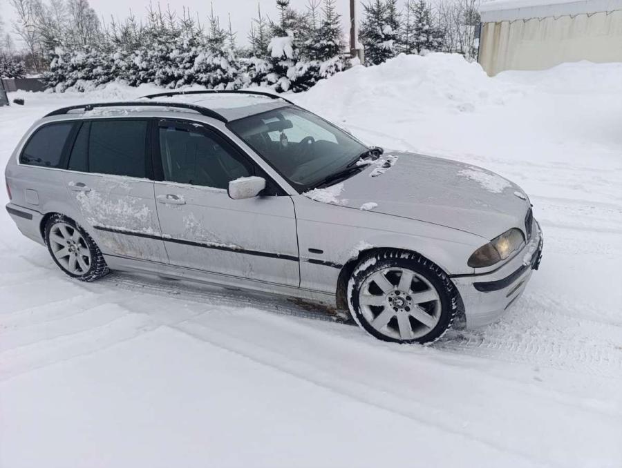 Pelēks BMW 330 2001 Plungė, ar dzinēja tilpumu 3.00 L un nobraukumu 354 tūkst. km par 1500 €, foto 5 vietnē AUTOMOTO.COM.LV