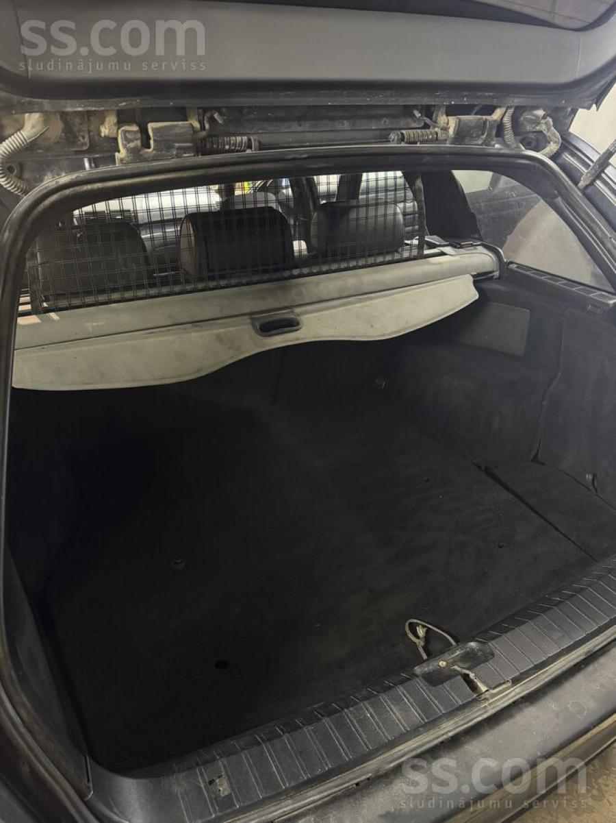 Pelēks BMW 330 2001 Saldus, ar dzinēja tilpumu 3.00 L un nobraukumu 436 tūkst. km par 2550 €, foto 7 vietnē AUTOMOTO.COM.LV
