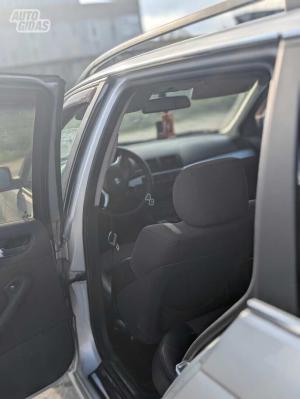 Pelēks BMW 330 2001 Panevēža, ar dzinēja tilpumu 2.90 L un nobraukumu 350 tūkst. km par 1950 €, foto 10 vietnē AUTOMOTO.COM.LV