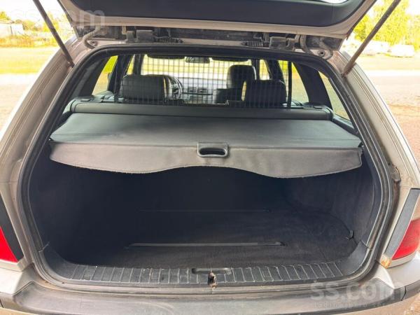 Pelēks BMW 330 2002 Valmiera, ar dzinēja tilpumu 3.00 L un nobraukumu 325 tūkst. km par 1600 €, foto 9 vietnē AUTOMOTO.COM.LV
