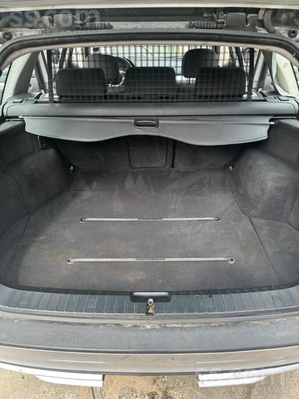 Grey BMW 330 2003 in Riga, with an engine capacity of 3.00 L and mileage of 440 thousand km for 2650 €, photo 9 on AUTOMOTO.COM.LV