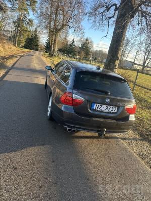 Pelēks BMW 330 2006 Liepāja, ar dzinēja tilpumu 3.00 L un nobraukumu 372 tūkst. km par 4200 €, foto 3 vietnē AUTOMOTO.COM.LV
