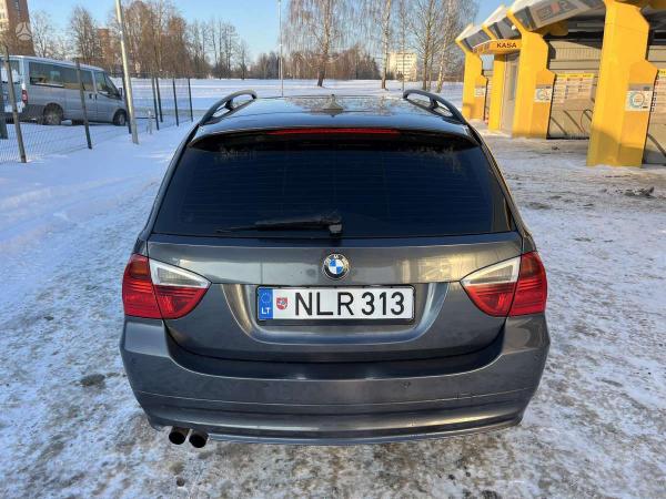 Pelēks BMW 330 2006 Alīta, ar dzinēja tilpumu 2.99 L un nobraukumu 340 tūkst. km par 3850 €, foto 5 vietnē AUTOMOTO.COM.LV