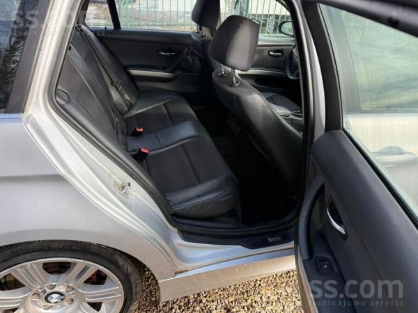 Grey BMW 330 2006 in Riga, with an engine capacity of 3.00 L and mileage of 419 thousand km for 2200 €, photo 10 on AUTOMOTO.COM.LV