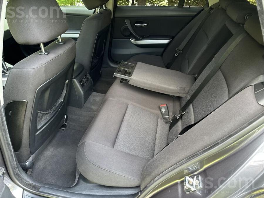 Grey BMW 330 2006 in Talsi, with an engine capacity of 3.00 L and mileage of 304 thousand km for 4770 €, photo 11 on AUTOMOTO.COM.LV