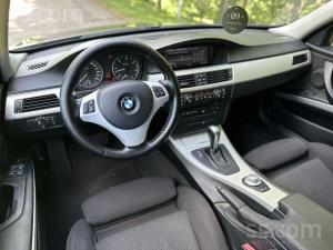 Grey BMW 330 2006 in Talsi, with an engine capacity of 3.00 L and mileage of 304 thousand km for 4770 €, photo 12 on AUTOMOTO.COM.LV