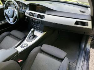 Grey BMW 330 2006 in Talsi, with an engine capacity of 3.00 L and mileage of 304 thousand km for 4770 €, photo 17 on AUTOMOTO.COM.LV