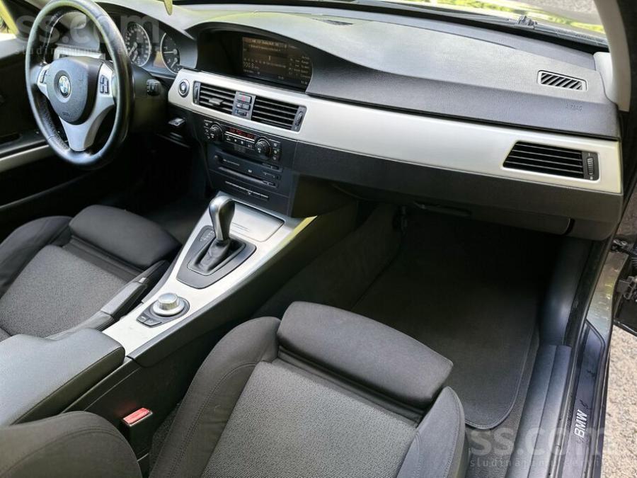 Grey BMW 330 2006 in Talsi, with an engine capacity of 3.00 L and mileage of 304 thousand km for 4770 €, photo 17 on AUTOMOTO.COM.LV