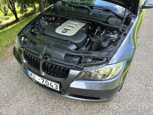 Grey BMW 330 2006 in Talsi, with an engine capacity of 3.00 L and mileage of 304 thousand km for 4770 €, photo 19 on AUTOMOTO.COM.LV