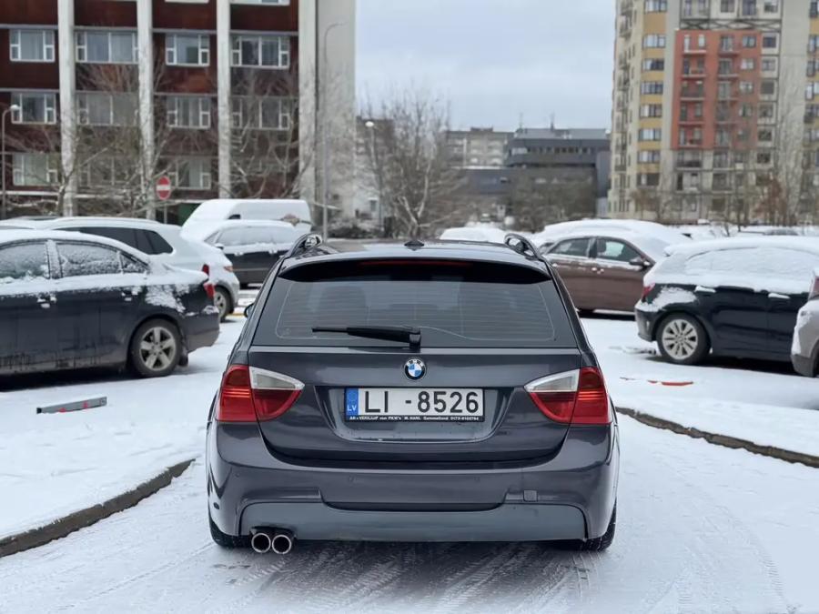Grey BMW 330 2006 in Riga, with an engine capacity of 3.00 L and mileage of 327 thousand km for 4990 €, photo 4 on AUTOMOTO.COM.LV