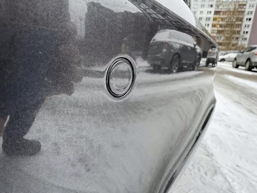 Grey BMW 330 2006 in Riga, with an engine capacity of 3.00 L and mileage of 327 thousand km for 4990 €, photo 5 on AUTOMOTO.COM.LV