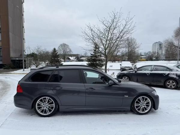 Pelēks BMW 330 2006 Rīga, ar dzinēja tilpumu 3.00 L un nobraukumu 327 tūkst. km par 4990 €, foto 6 vietnē AUTOMOTO.COM.LV