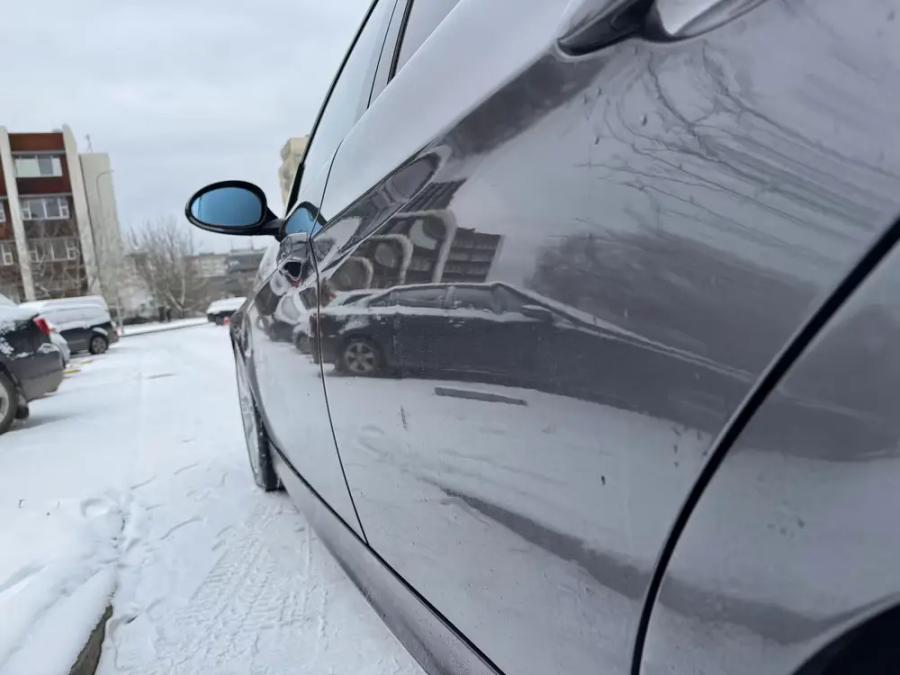 Grey BMW 330 2006 in Riga, with an engine capacity of 3.00 L and mileage of 327 thousand km for 4990 €, photo 9 on AUTOMOTO.COM.LV