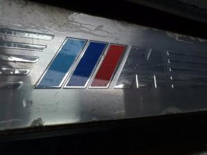 Grey BMW 330 2006 in Riga, with an engine capacity of 3.00 L and mileage of 327 thousand km for 4990 €, photo 11 on AUTOMOTO.COM.LV