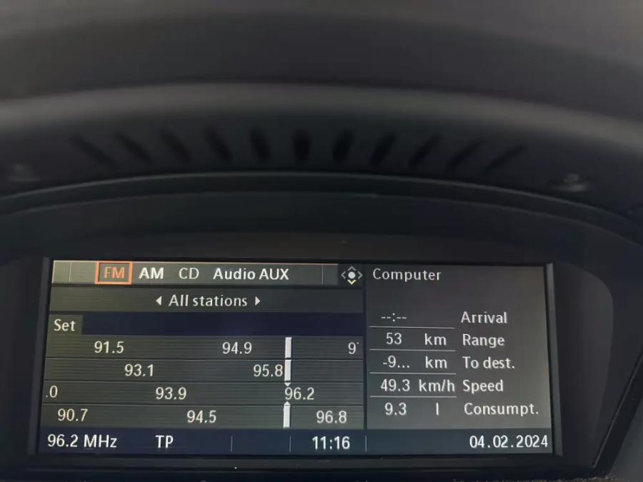Grey BMW 330 2006 in Riga, with an engine capacity of 3.00 L and mileage of 327 thousand km for 4990 €, photo 17 on AUTOMOTO.COM.LV