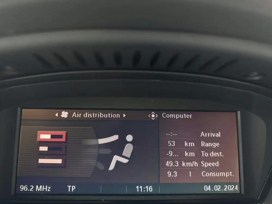 Grey BMW 330 2006 in Riga, with an engine capacity of 3.00 L and mileage of 327 thousand km for 4990 €, photo 18 on AUTOMOTO.COM.LV