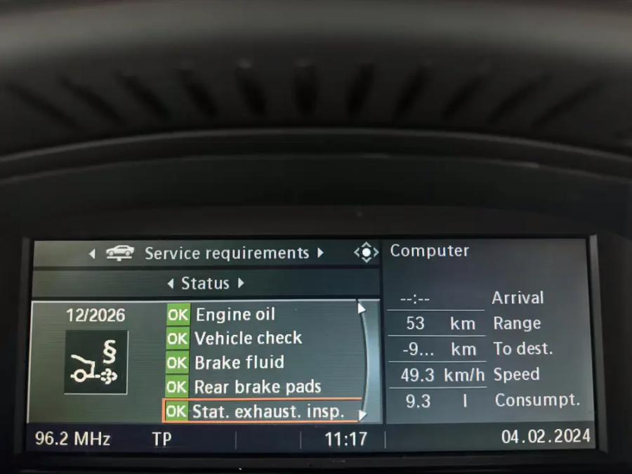 Grey BMW 330 2006 in Riga, with an engine capacity of 3.00 L and mileage of 327 thousand km for 4990 €, photo 20 on AUTOMOTO.COM.LV