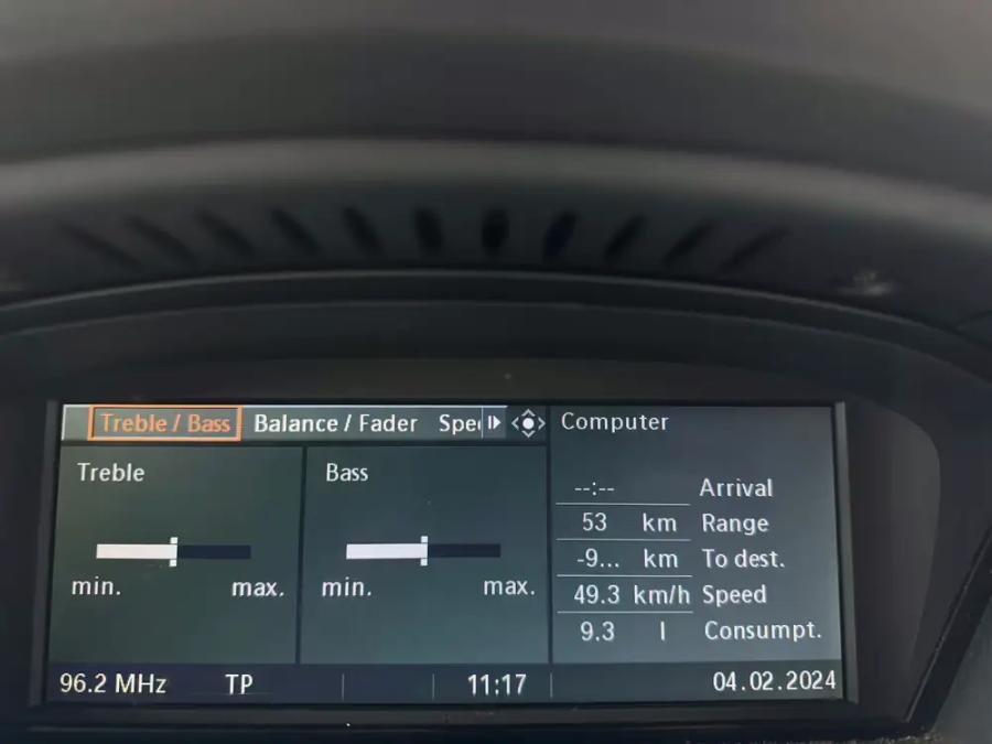 Grey BMW 330 2006 in Riga, with an engine capacity of 3.00 L and mileage of 327 thousand km for 4990 €, photo 21 on AUTOMOTO.COM.LV