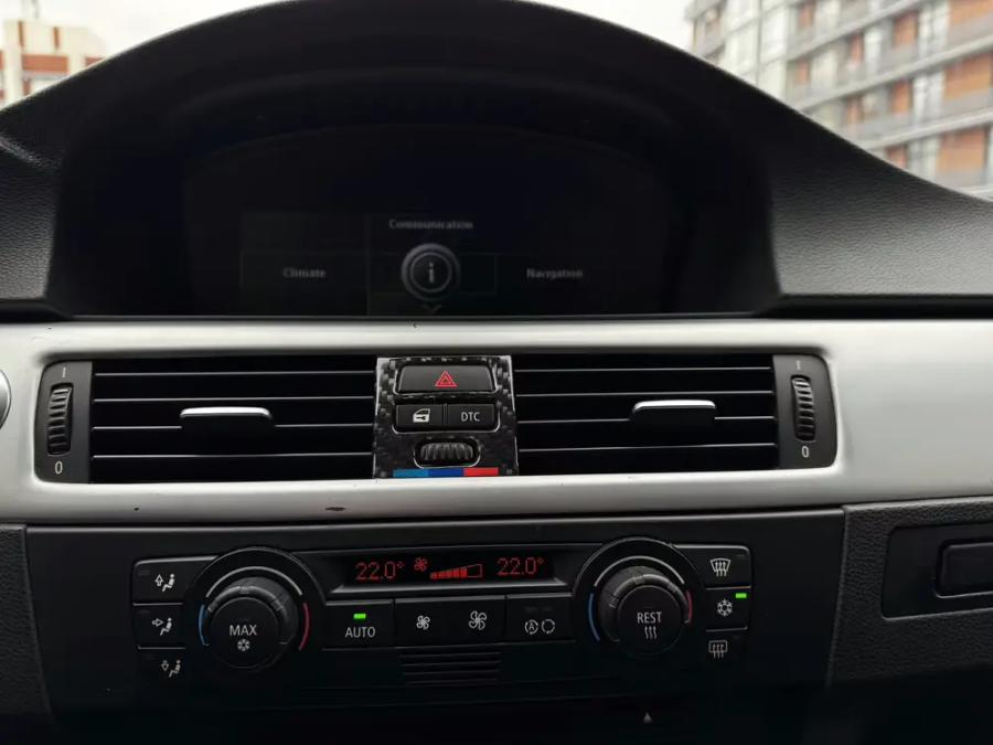 Grey BMW 330 2006 in Riga, with an engine capacity of 3.00 L and mileage of 327 thousand km for 4990 €, photo 24 on AUTOMOTO.COM.LV