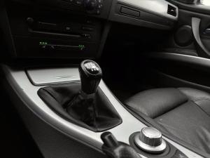 Grey BMW 330 2006 in Riga, with an engine capacity of 3.00 L and mileage of 327 thousand km for 4990 €, photo 25 on AUTOMOTO.COM.LV