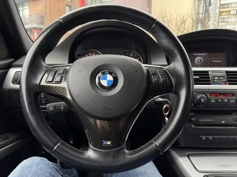 Grey BMW 330 2006 in Riga, with an engine capacity of 3.00 L and mileage of 327 thousand km for 4990 €, photo 26 on AUTOMOTO.COM.LV