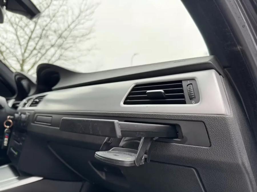 Grey BMW 330 2006 in Riga, with an engine capacity of 3.00 L and mileage of 327 thousand km for 4990 €, photo 34 on AUTOMOTO.COM.LV