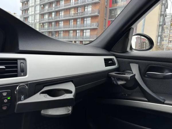 Pelēks BMW 330 2006 Rīga, ar dzinēja tilpumu 3.00 L un nobraukumu 403 tūkst. km par 5990 €, foto 30 vietnē AUTOMOTO.COM.LV