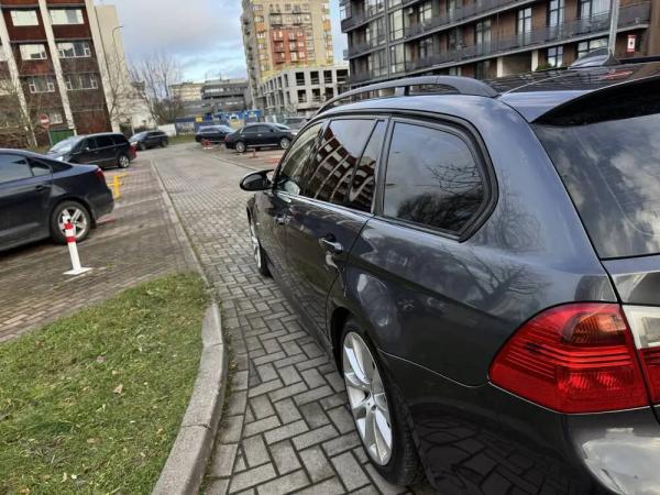 Grey BMW 330 2006 in Riga, with an engine capacity of 3.00 L and mileage of 350 thousand km for 3990 €, photo 5 on AUTOMOTO.COM.LV