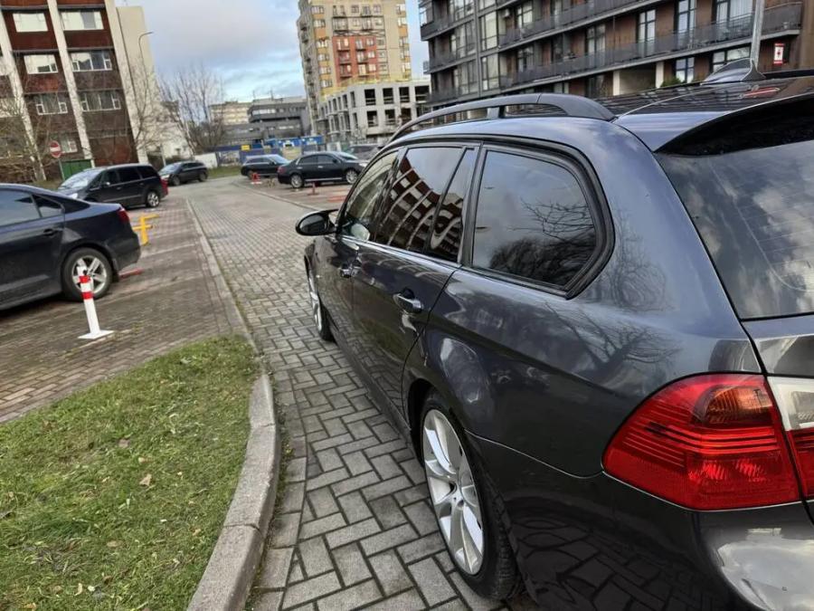 Pelēks BMW 330 2006 Rīga, ar dzinēja tilpumu 3.00 L un nobraukumu 350 tūkst. km par 3990 €, foto 6 vietnē AUTOMOTO.COM.LV