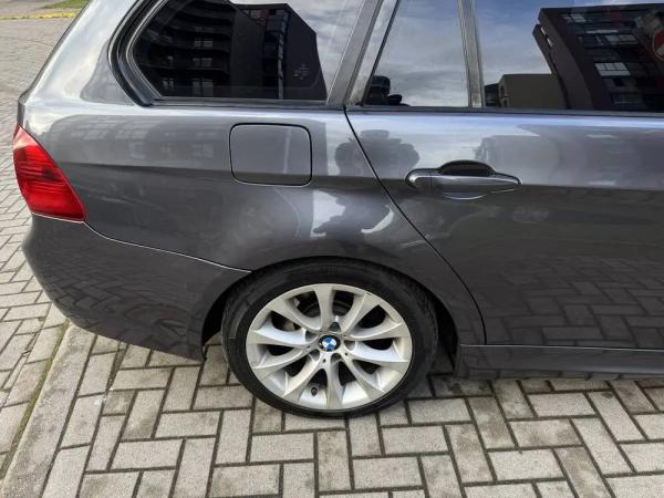 Grey BMW 330 2006 in Riga, with an engine capacity of 3.00 L and mileage of 350 thousand km for 3990 €, photo 9 on AUTOMOTO.COM.LV