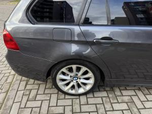Pelēks BMW 330 2006 Rīga, ar dzinēja tilpumu 3.00 L un nobraukumu 350 tūkst. km par 3990 €, foto 10 vietnē AUTOMOTO.COM.LV